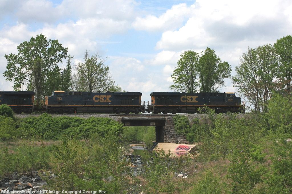 CSX 949 and 735 with train Q438